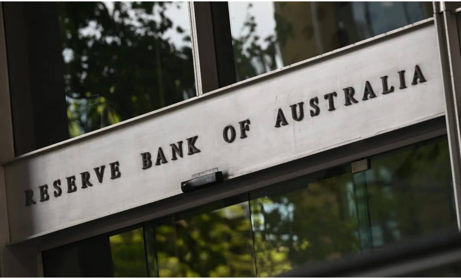 Spending Boom: Aussies Splash Out Again Despite Rising Costs