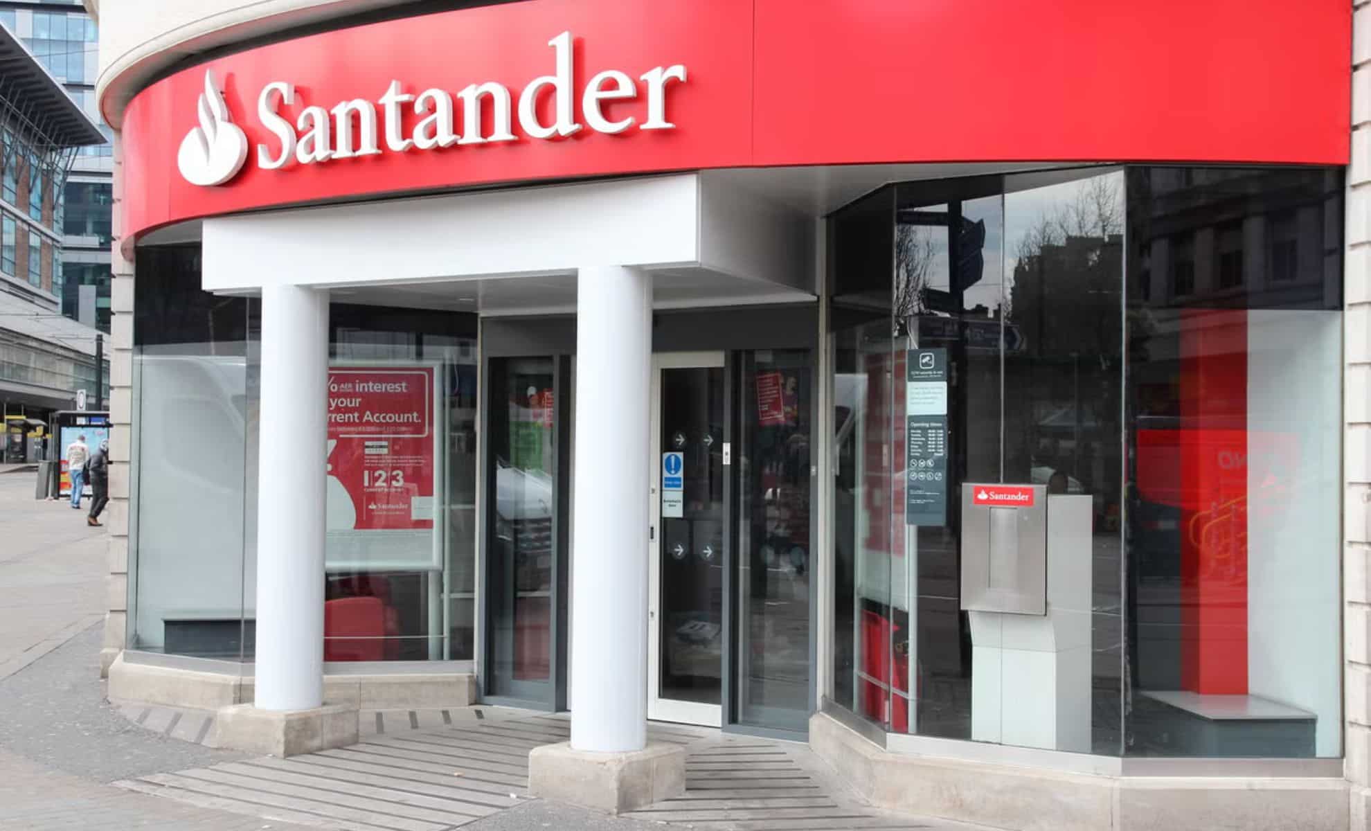 Santander Customers Could Earn £625 by Switching – But You Need to Act Now