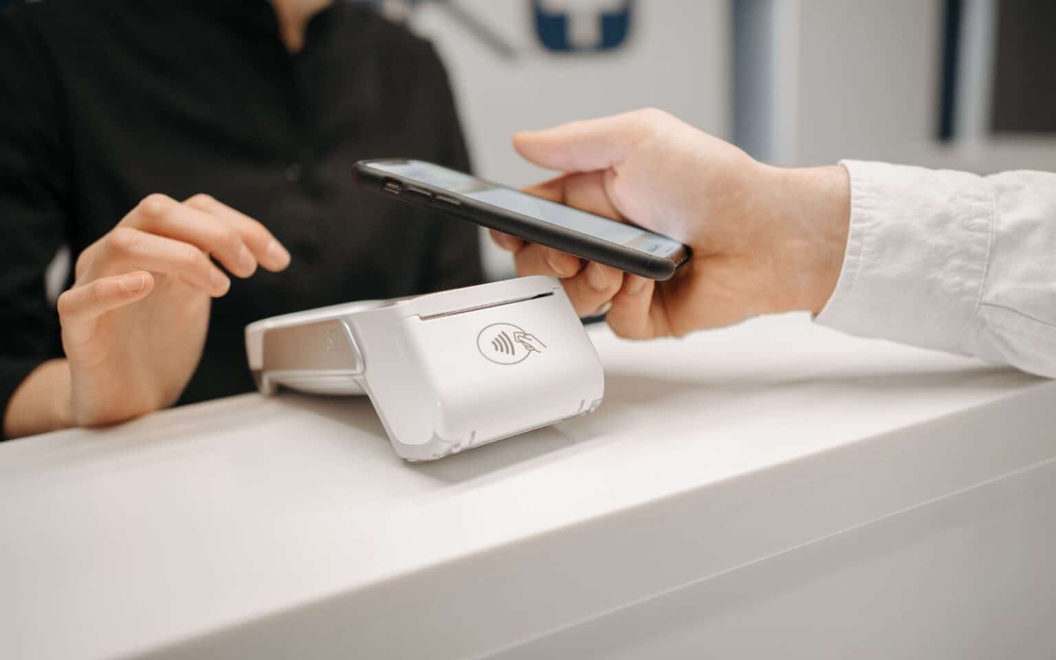 High Street Retailers Ditch Cash Payments and Go Cashless