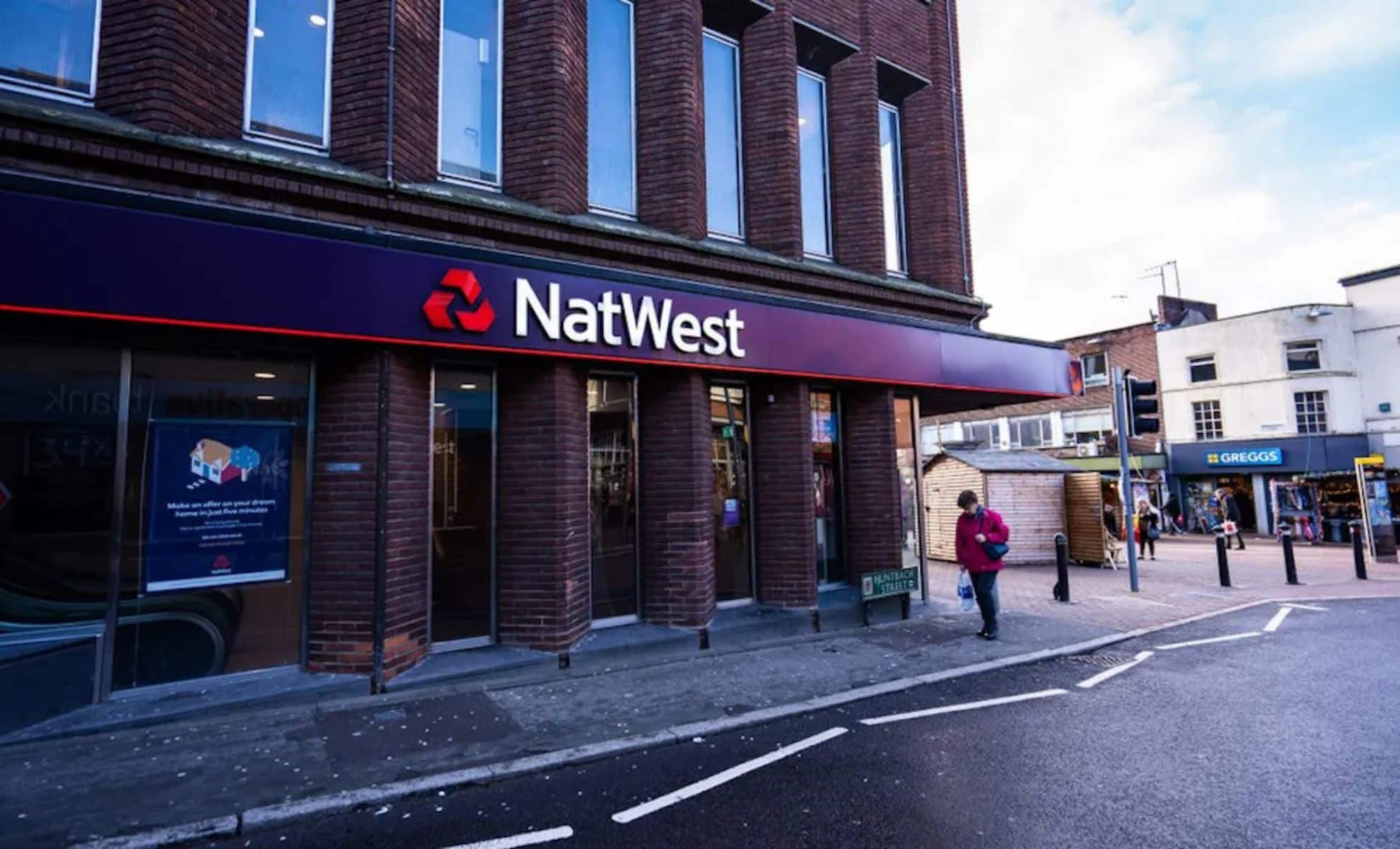NatWest to Shut 25 UK Branches in June as Banking Shifts Online