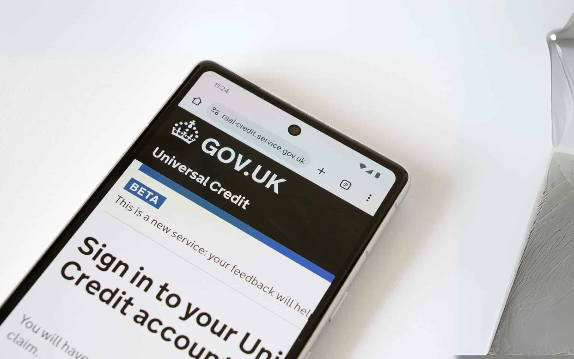 What Universal Credit Claimants Must Report to Avoid Fines or Court