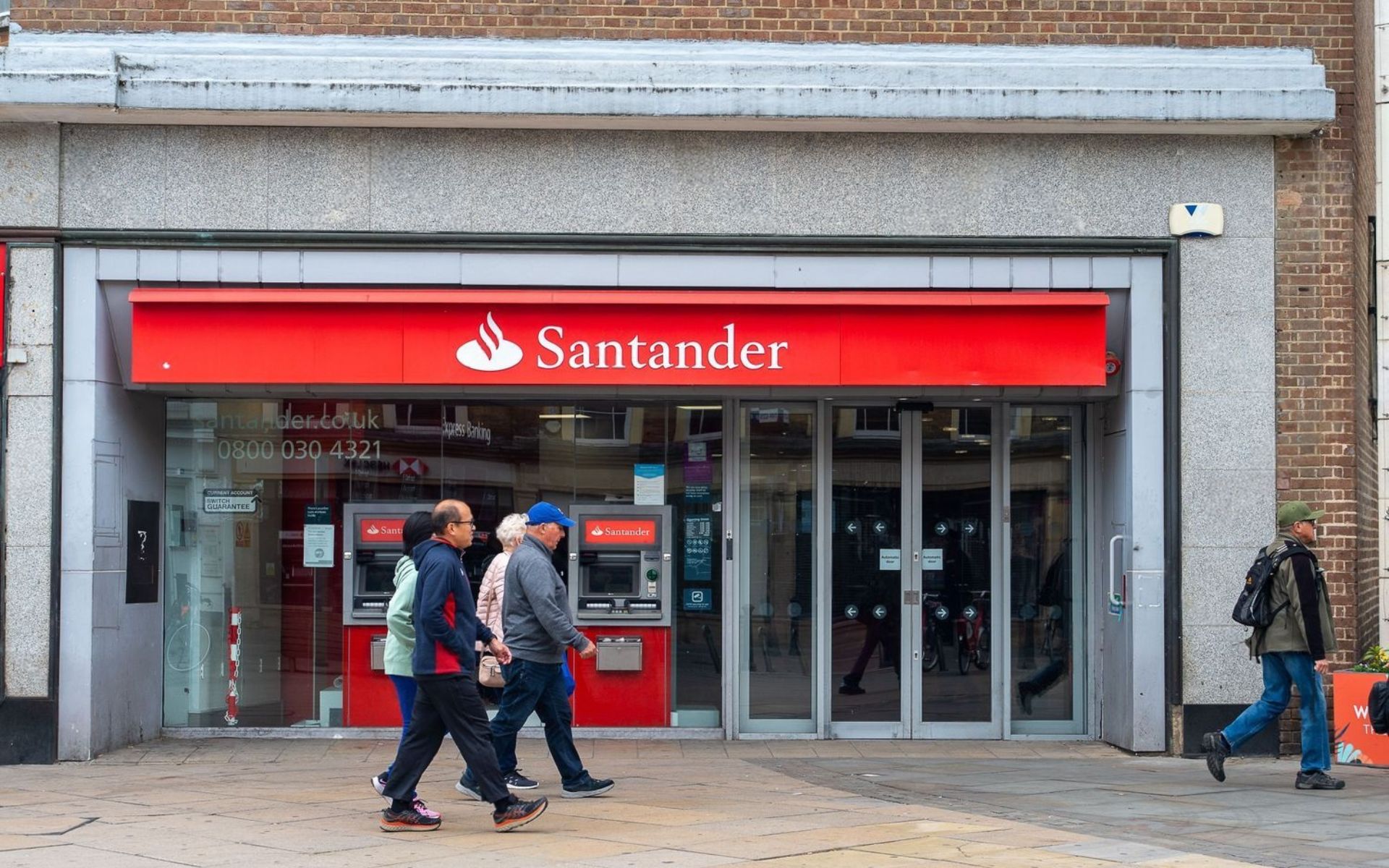 Santander Reveals Key Date for £180 Payment Eligibility Amid Bank ...