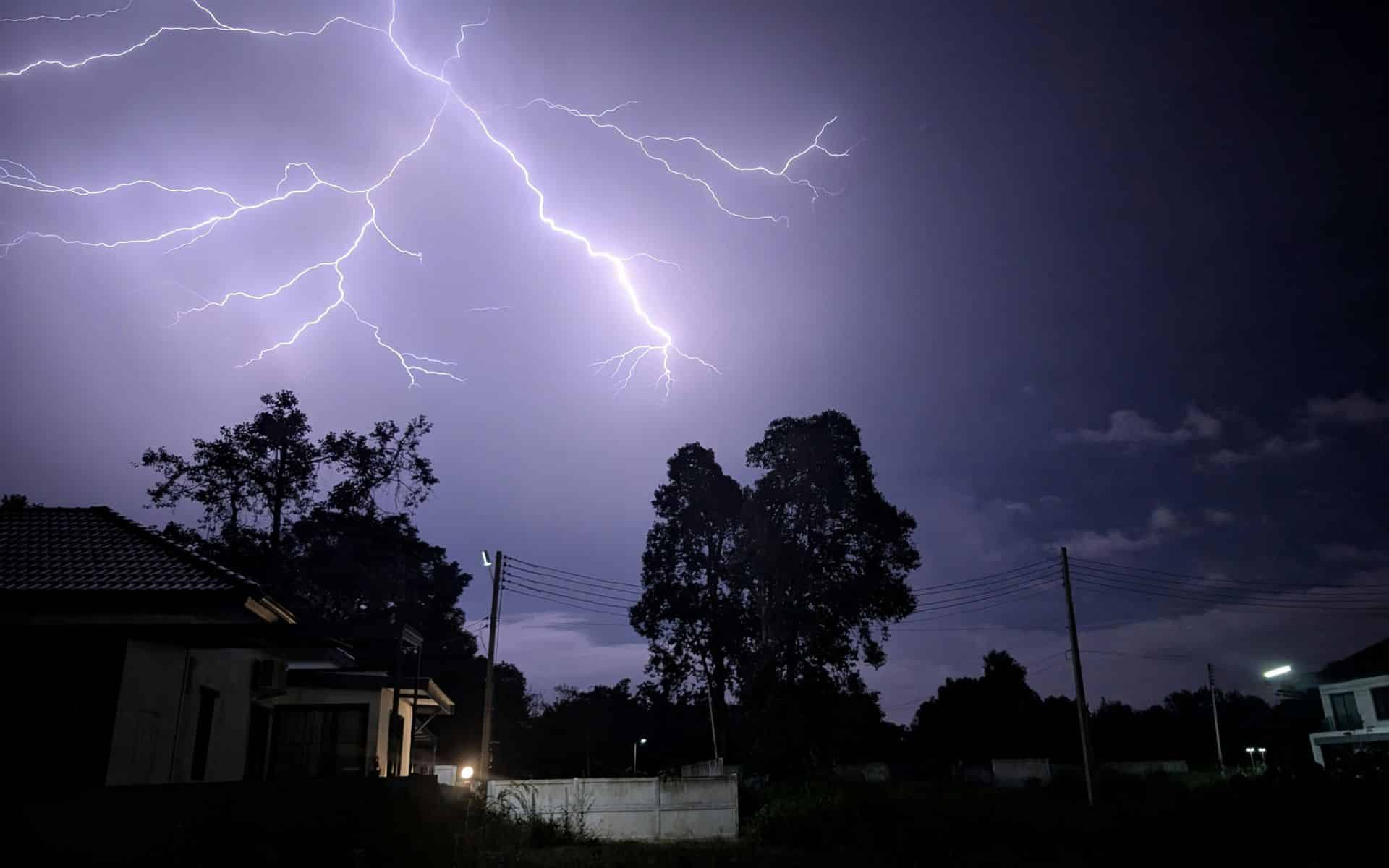 Storm Amy Hits the UK with Destructive 95mph Winds and School Closures