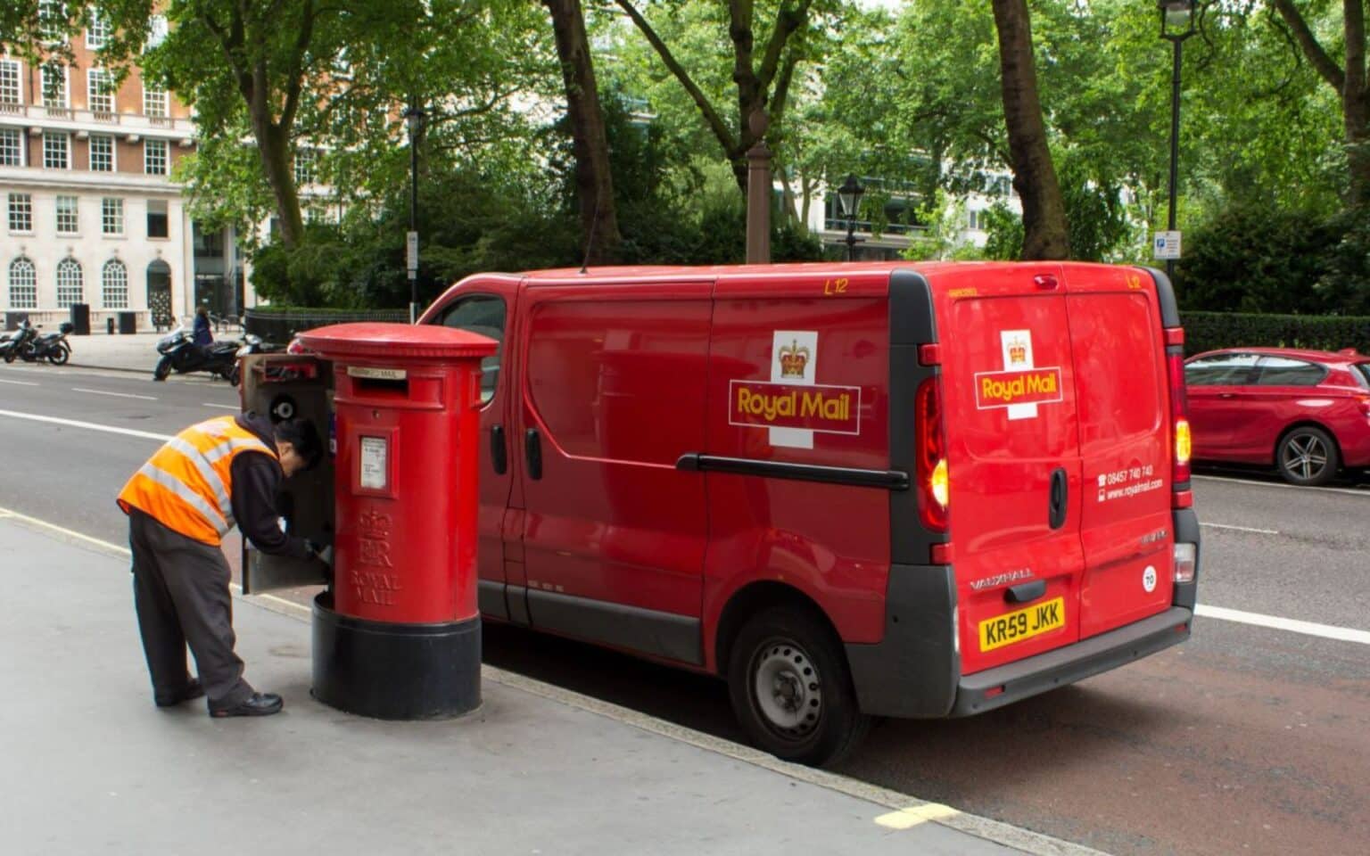 Royal Mail Introduces 15-Minute Parcel Collection for Every UK Household