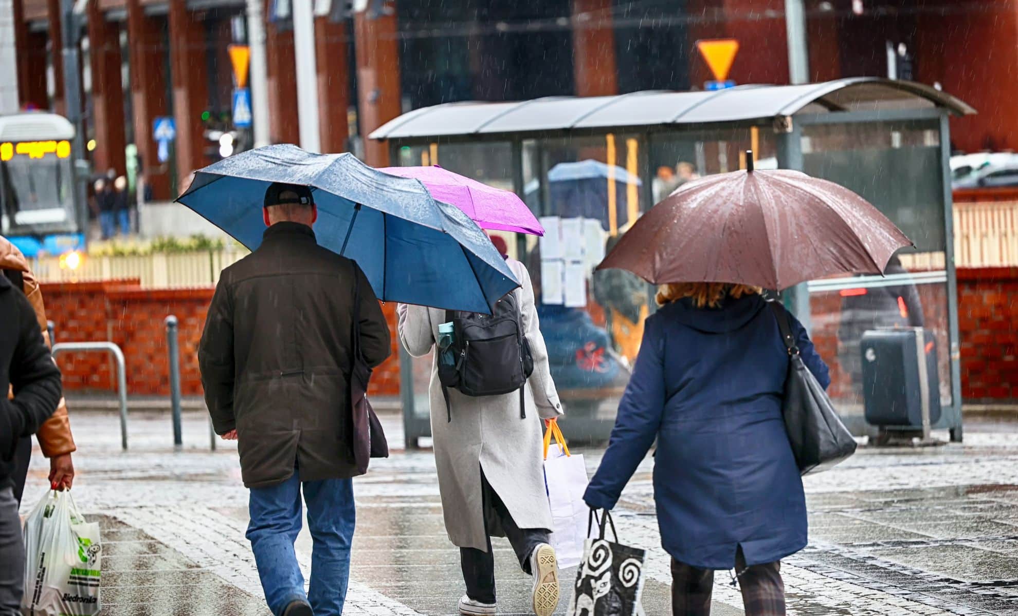 UK Weather Warning: Strong Winds and Sudden Shift in November Forecast
