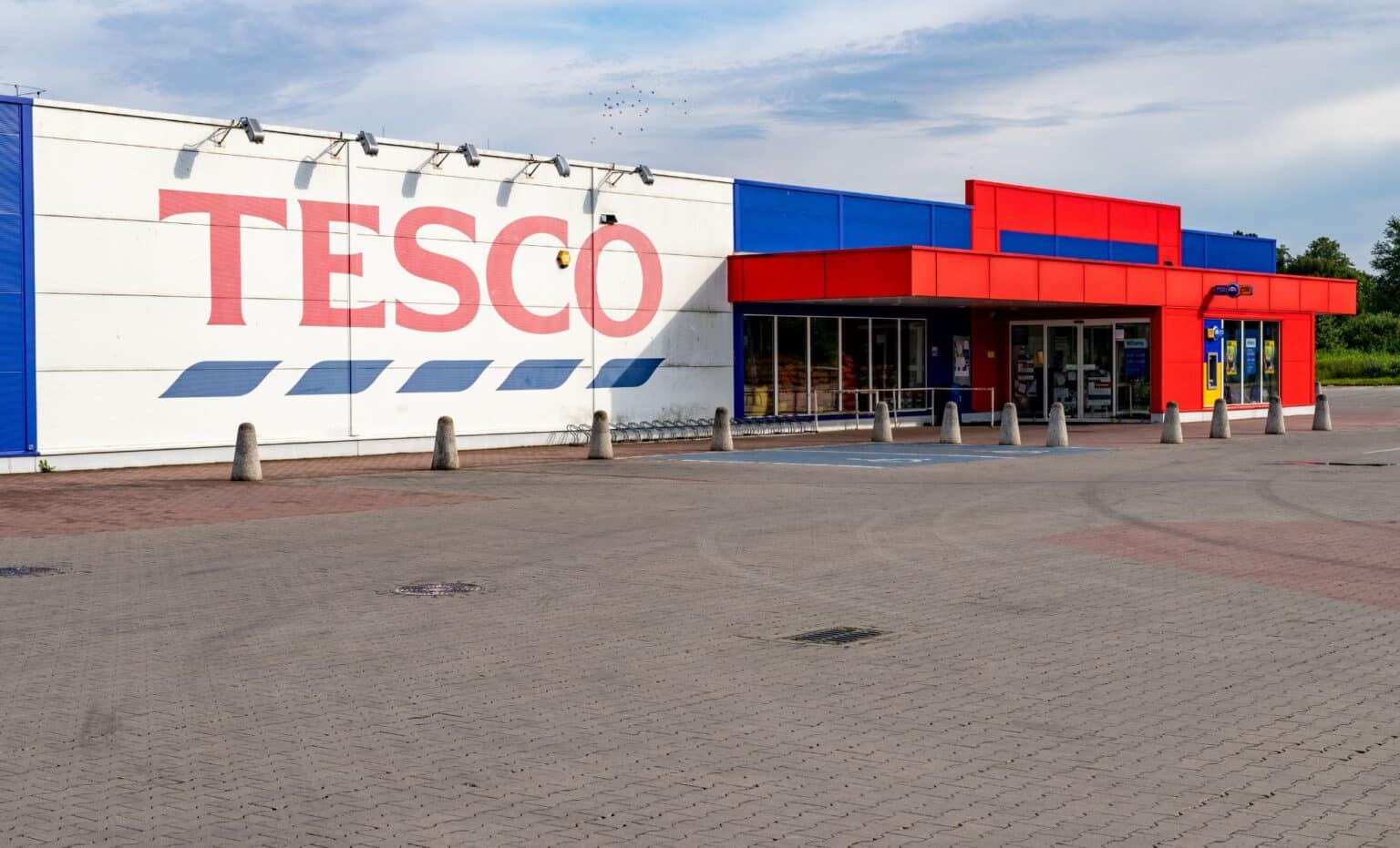 Joybuy Launches in the UK: 'Tesco' Convenience with Amazon Prime Delivery