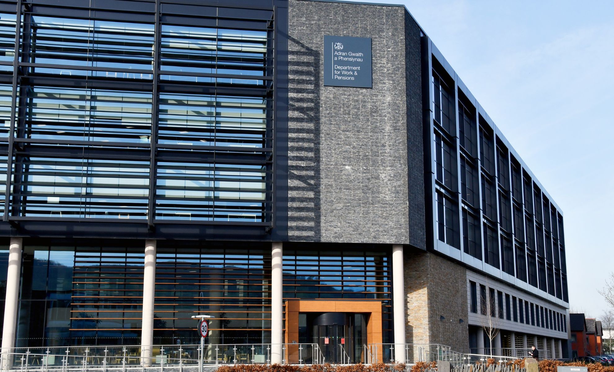 DWP Announces New Deadline for Benefit Claimants: Here What You Need to ...