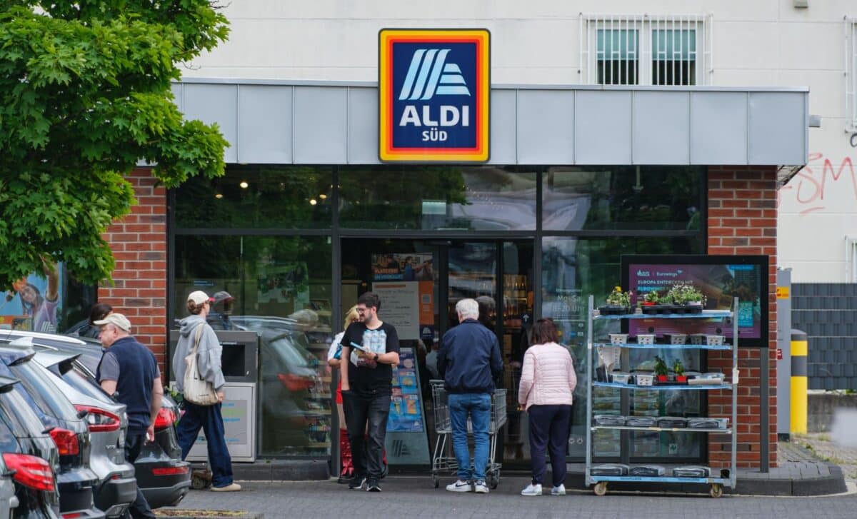 Aldi Makes Surprise Change in All UK Supermarkets with Discounts on ...