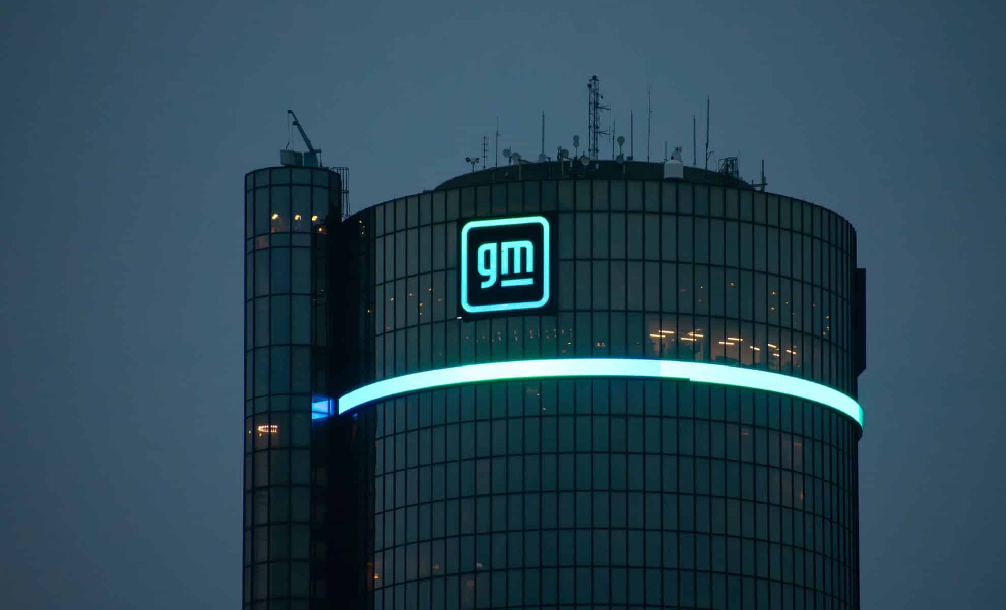 GM Confirms Full Phaseout of Apple CarPlay and Android Auto Across All ...